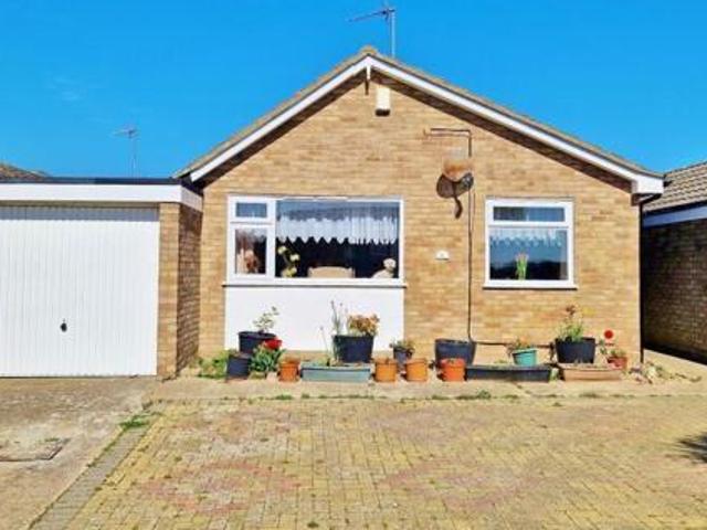 2 Bedroom Bungalow Frinton Homelands Frinton Homelands 100787135