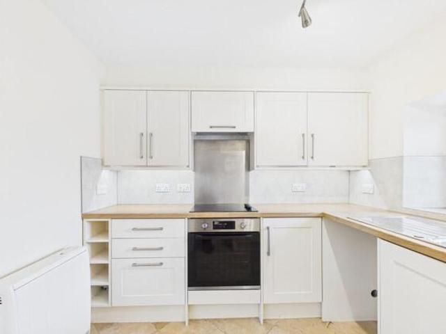 2 Bedroom Bungalow Kendal Cumbria 98687781