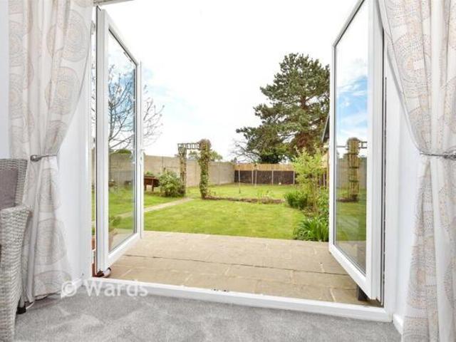 2 Bedroom Bungalow Kent Kent LS101678396