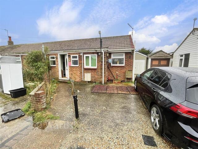 2 Bedroom Bungalow Kent Kent LS98834358