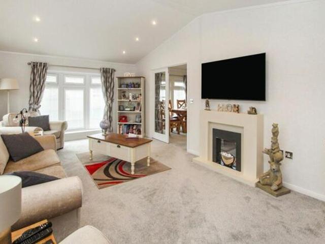 2 Bedroom Bungalow Kent Kent 101675575