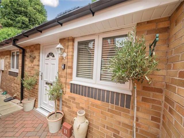 2 Bedroom Bungalow Kidderminster Worcestershire LS99808562