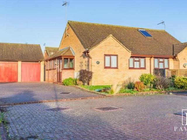2 Bedroom Bungalow Kirby Cross Essex 99290553