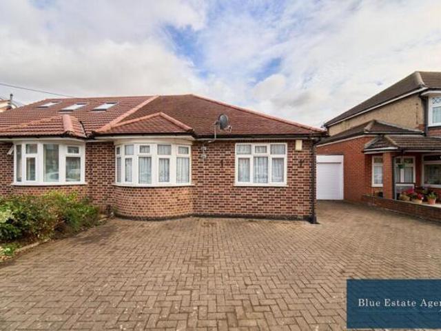 2 Bedroom Bungalow Hounslow Greater London 99277694