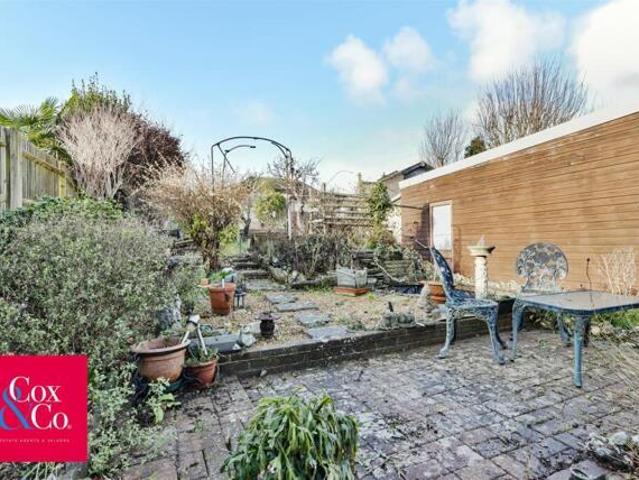 2 Bedroom Bungalow Hove East Sussex 99092629
