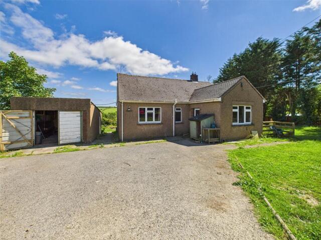 2 Bedroom Bungalow Holsworthy Devon 100684889