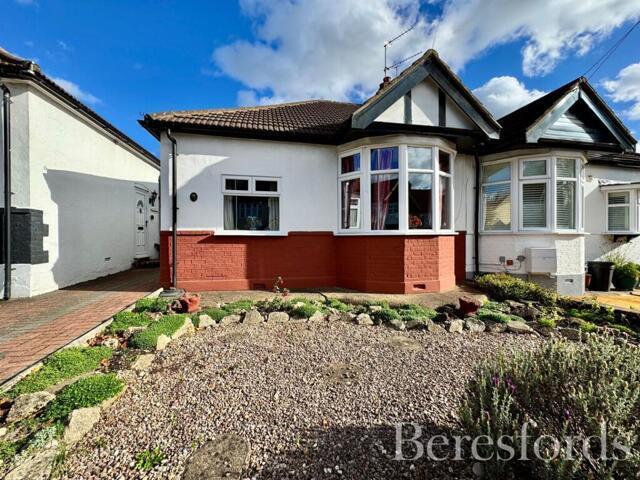2 Bedroom Bungalow Hornchurch Greater London LS100503132