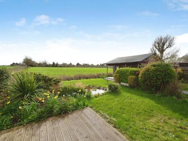 2 Bedroom Bungalow Hayling Island Hampshire LS101059935