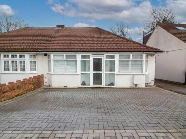 2 Bedroom Bungalow Harrow Hertfordshire 99840319