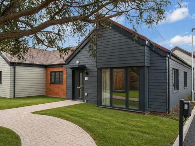 2 Bedroom Bungalow Herne Bay Kent 101892269