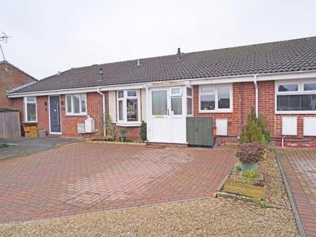 2 Bedroom Bungalow Highworth Swindon 101678878