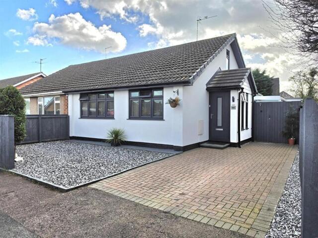 2 Bedroom Bungalow Hucclecote Hucclecote LS100854813