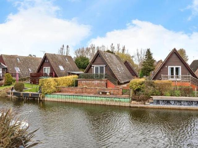 2 Bedroom Bungalow Isleham Cambridgeshire 98648822