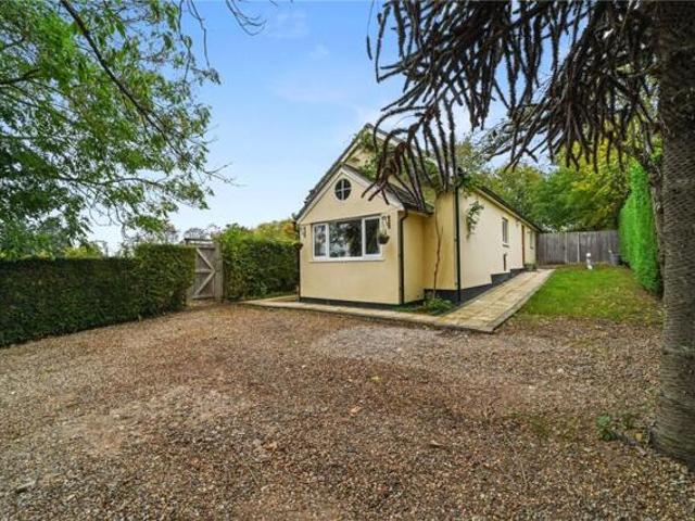 2 Bedroom Bungalow Old Harlow Essex LS95807866