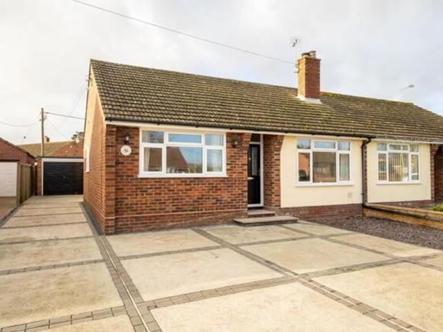 2 Bedroom Bungalow Lowestoft Suffolk 99345170