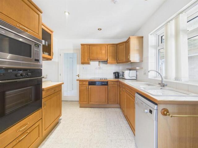 2 Bedroom Bungalow Longlevens Longlevens LS100503004