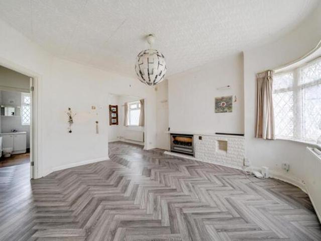 2 Bedroom Bungalow London Greater London LS98648814