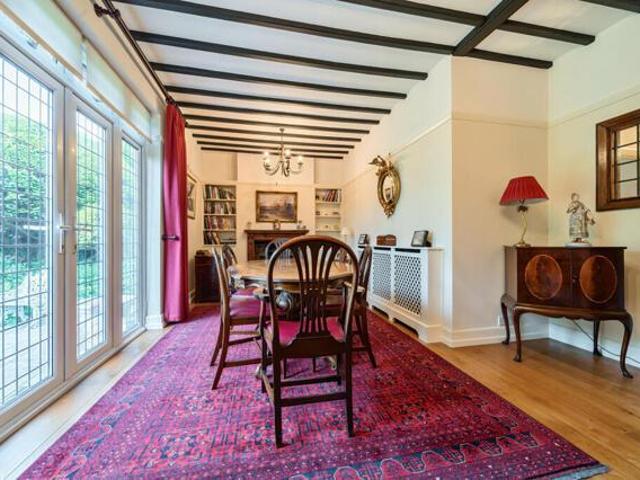 2 Bedroom Bungalow London Greater London 101996015