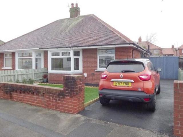 2 Bedroom Bungalow Lancs Lancashire 98864745
