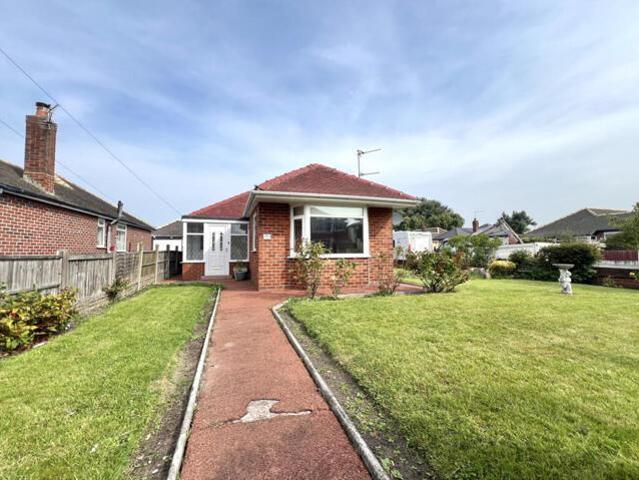 2 Bedroom Bungalow Lancs Lancashire 101678043