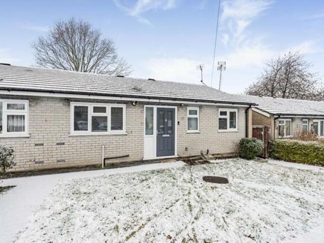2 Bedroom Bungalow Liphook Hampshire LS98649368