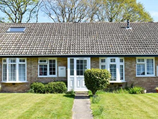 2 Bedroom Bungalow Lymington Hampshire 91937648