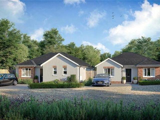 2 Bedroom Bungalow Lymington Hampshire 97343050