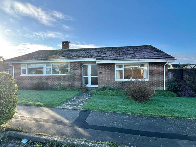 2 Bedroom Bungalow Lymington Hampshire 99773864