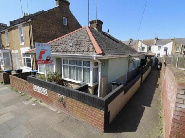 2 Bedroom Bungalow Margate Kent LS100733987