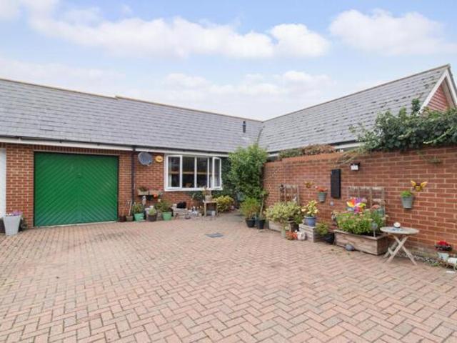2 Bedroom Bungalow Margate Kent 90246509