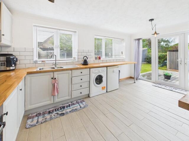 2 Bedroom Bungalow Norfolk Norfolk LS100953400