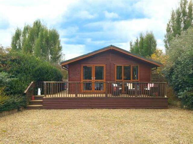 2 Bedroom Bungalow Narberth Pembrokeshire LS100786417