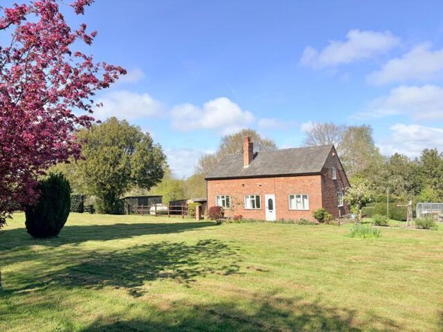 2 Bedroom Bungalow Southampton Hampshire LS101931775