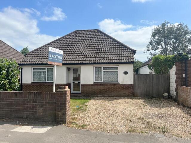 2 Bedroom Bungalow Southampton Hampshire LS93437644