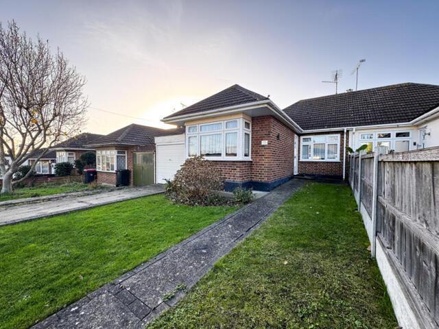 2 Bedroom Bungalow Southend On Sea Southend on Sea 99029232