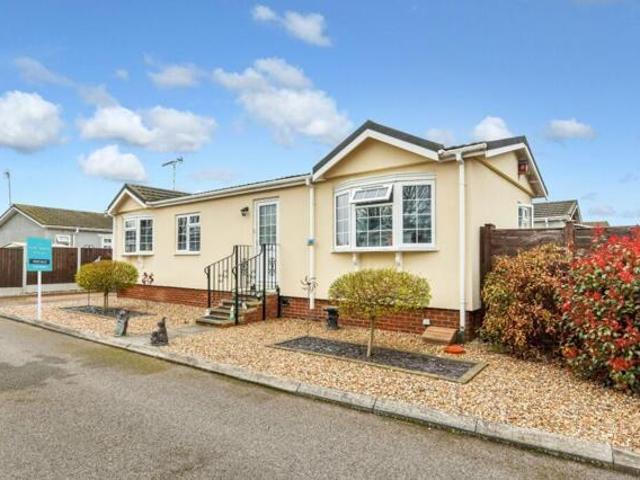2 Bedroom Bungalow Southend On Sea Southend on Sea LS99475881