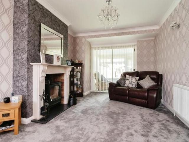 2 Bedroom Bungalow Southend Southend on Sea 101231563