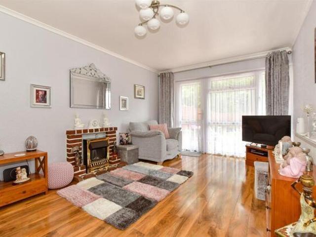 2 Bedroom Bungalow Shanklin Isle Of Wight LS98718138