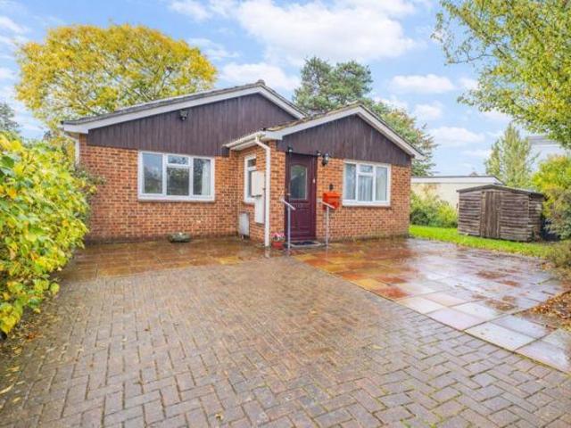 2 Bedroom Bungalow Shepperton Surrey 98687529
