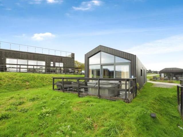 2 Bedroom Bungalow St. Columb Cornwall LS98718195
