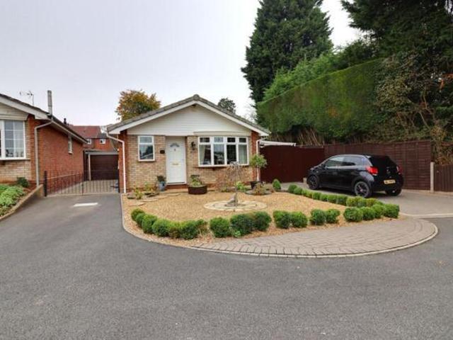 2 Bedroom Bungalow Stafford Staffordshire 93156229