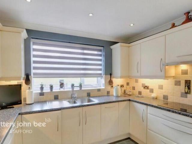 2 Bedroom Bungalow Stafford Staffordshire 100503302