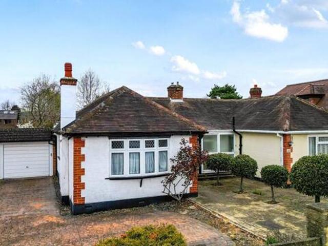 2 Bedroom Bungalow Staines Surrey 101674660