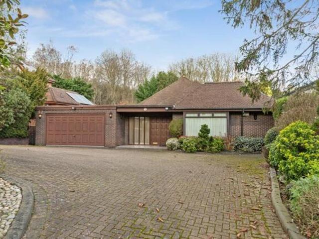 2 Bedroom Bungalow Stanmore Greater London LS100263303