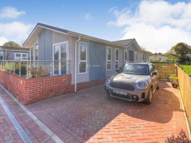 2 Bedroom Bungalow Stockport Stockport 98503604