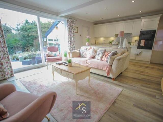 2 Bedroom Bungalow Stockport Stockport 100579120