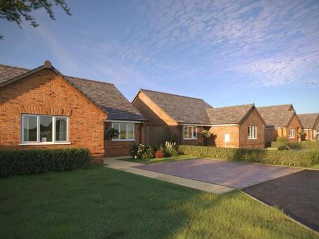 2 Bedroom Bungalow Stone Gloucestershire LS99641858
