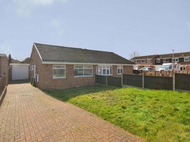 2 Bedroom Bungalow Surrey Bracknell Forest LS100855151