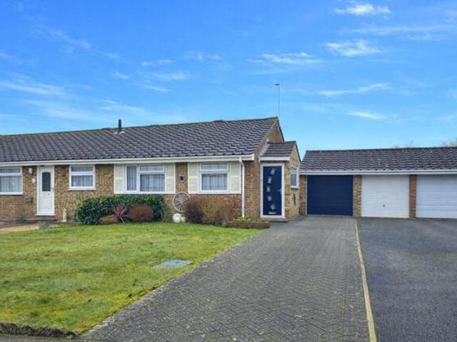 2 Bedroom Bungalow Surrey Surrey 99161583