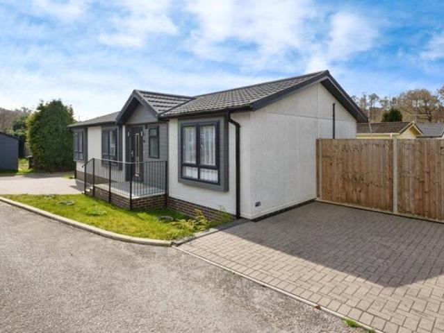 2 Bedroom Bungalow Surrey Surrey 99315319